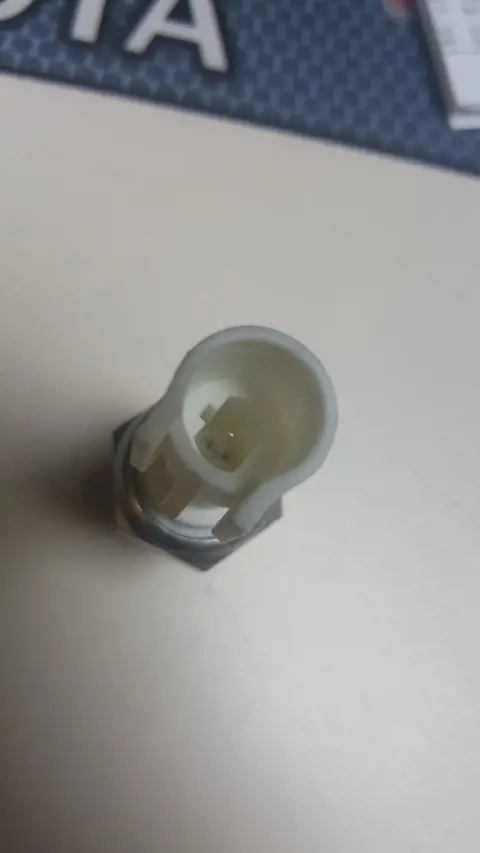 New Holland #504084983 SWITCH PRESSURE