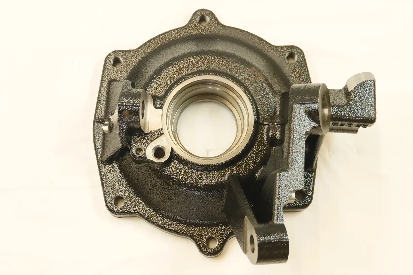 Kubota #K7591-18512 CASE,KNUCKLE RH