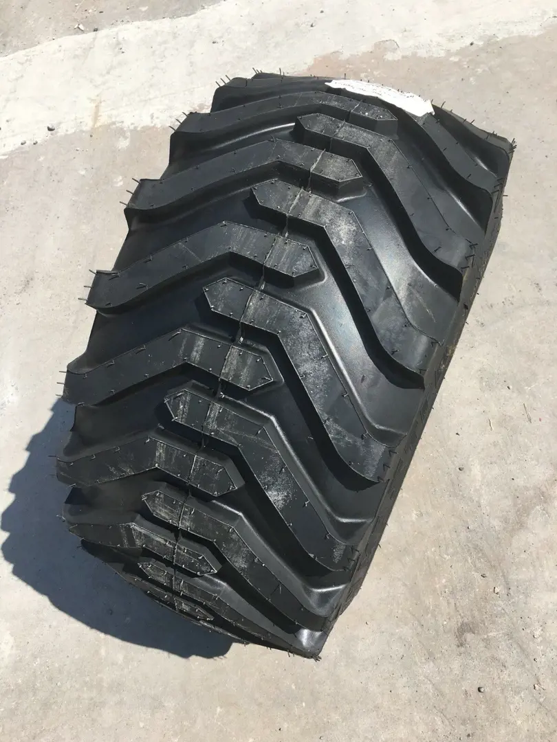 Kubota #ABXR8718 26X12.00-12 R4 Tire & Rim Assembly