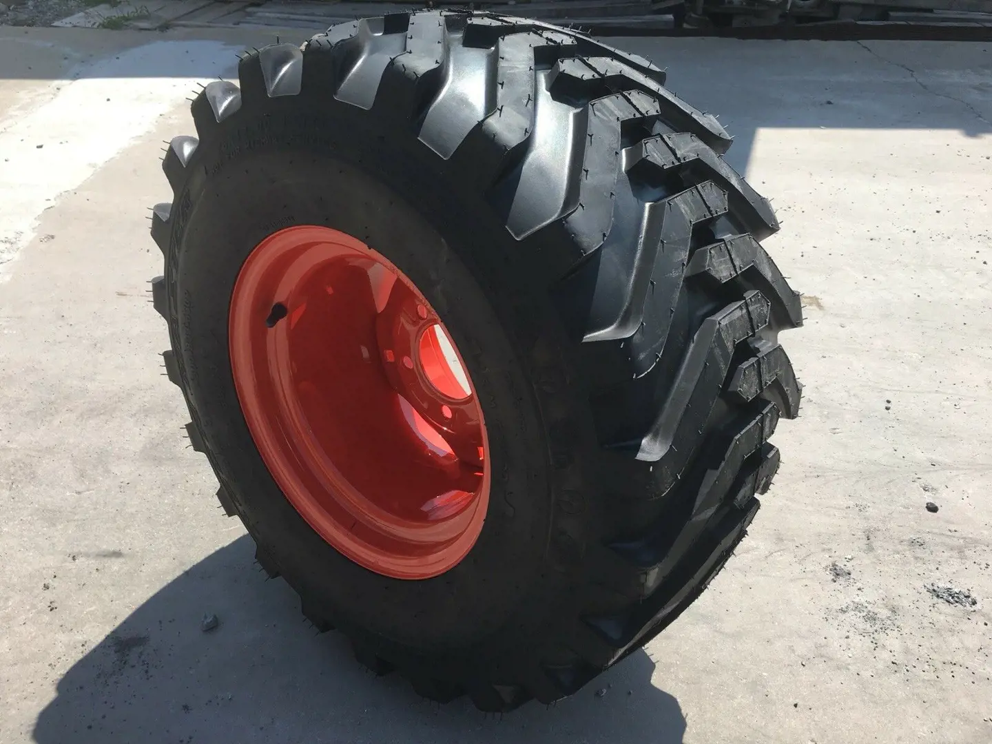 Kubota #ABXR8718 26X12.00-12 R4 Tire & Rim Assembly