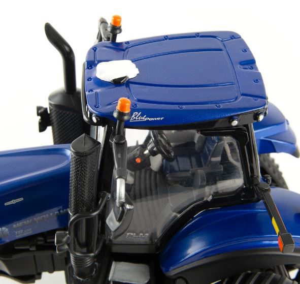 ERTL #ERT13944 1:32 New Holland T8.435 SmartTrax w/ PLM Intelligence
