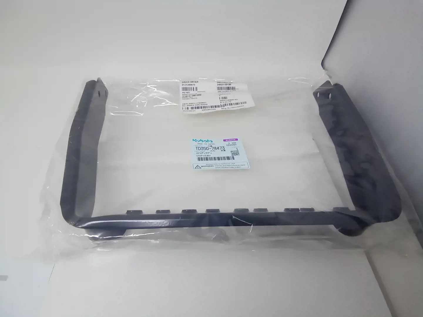 Kubota #TD350-78473 STEP,SUB (STIRRU